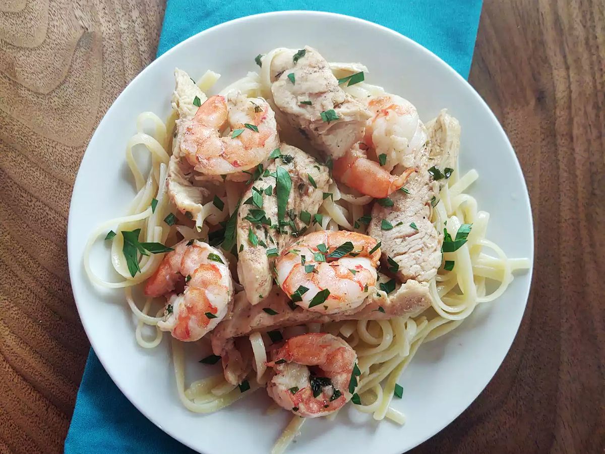 Garlic Chicken and Prawns with Fettuccine | Stricko Cooks